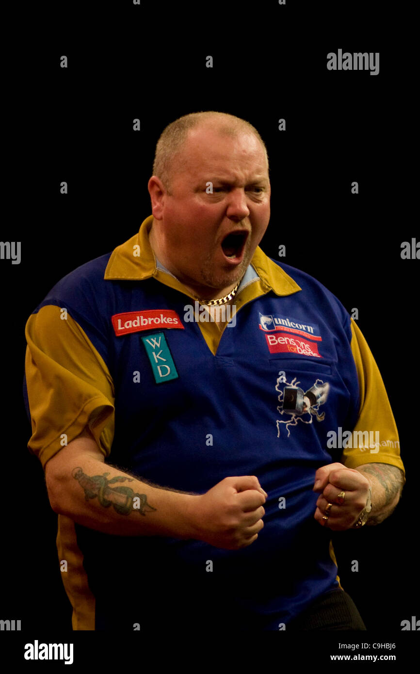 Andy hamilton darts hi-res stock photography and images - Alamy