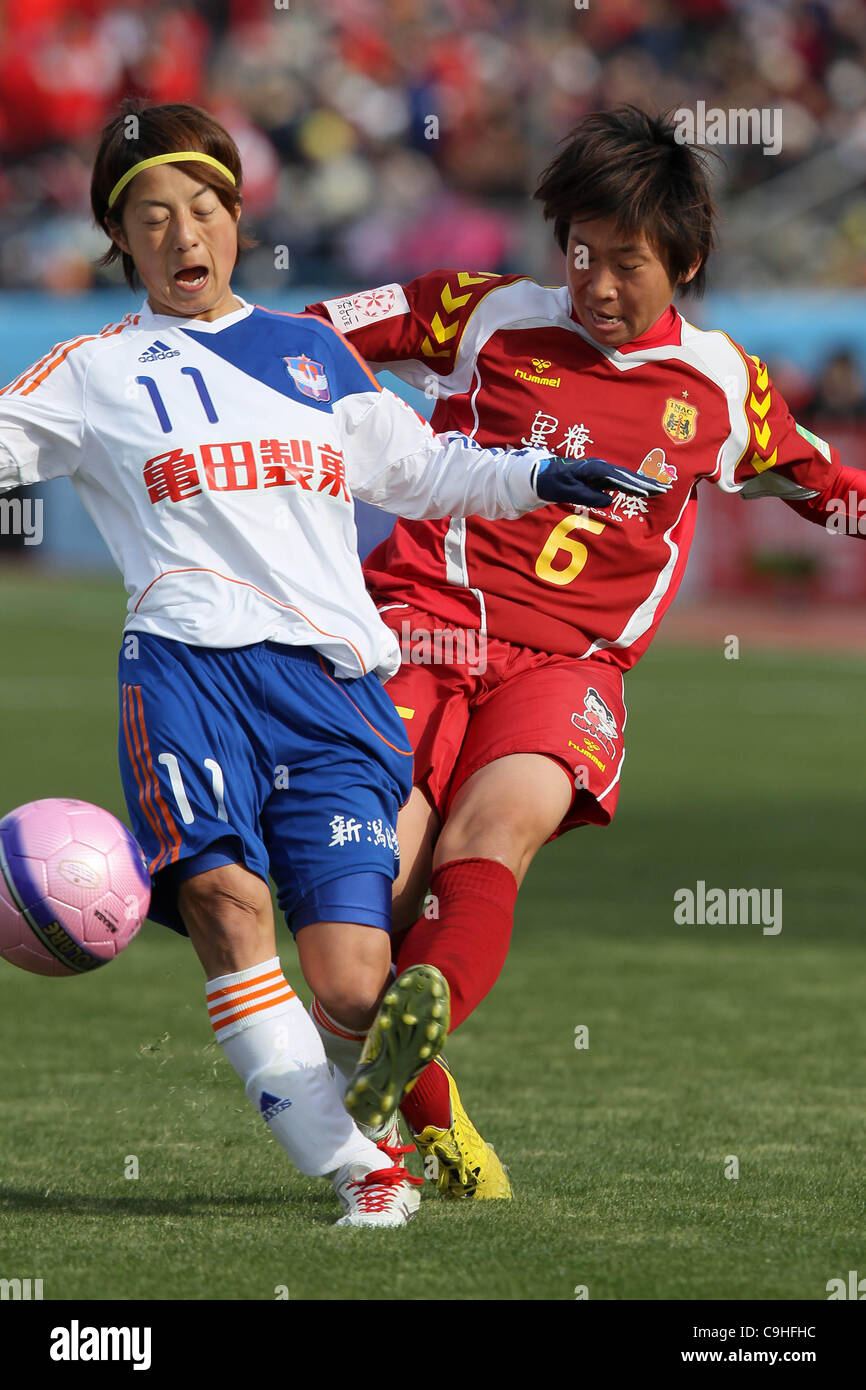 (L to R) Miku Kuchiki (Albirex Ladies), Maiko Nasu (Leonessa), JANUARY ...