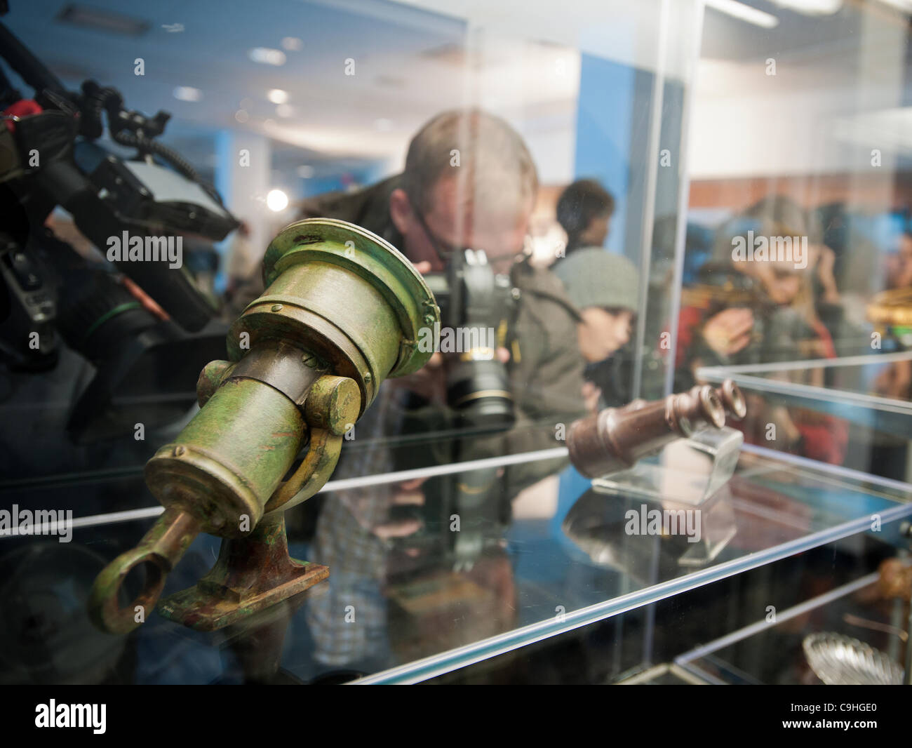 Titanic recovery hi-res stock photography and images - Alamy