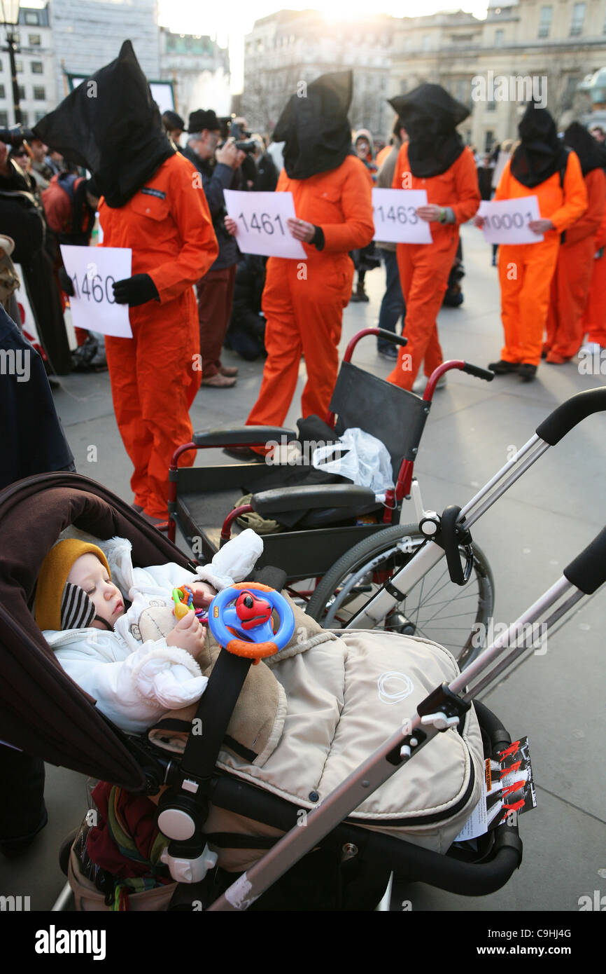 People wearing orange clothes protest in occasion of the 10th ...