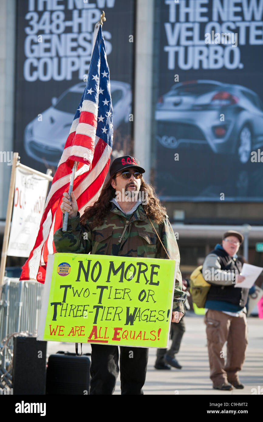 Detroit, Michigan - Auto workers rally outside the North American ...