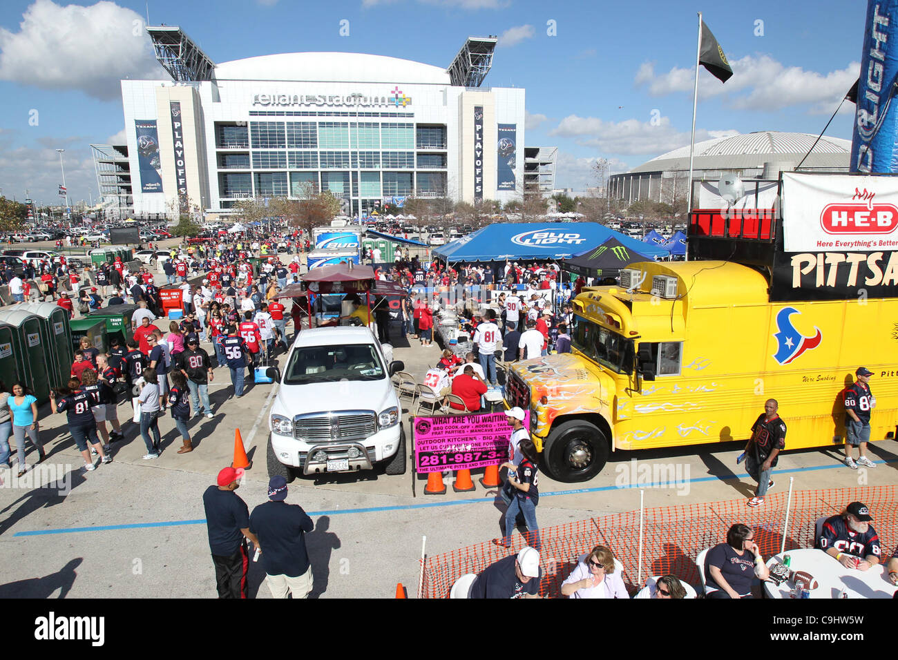 Nfl football stadium tailgating hi-res stock photography and images - Alamy