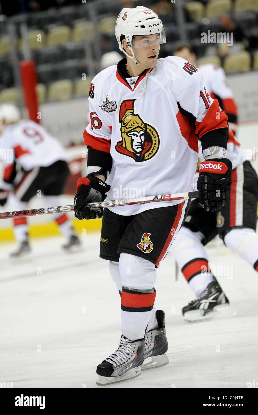 Jan. 10, 2012 - Pittsburgh, PENNSYLVANNIA, U.S - Ottawa Senators right ...