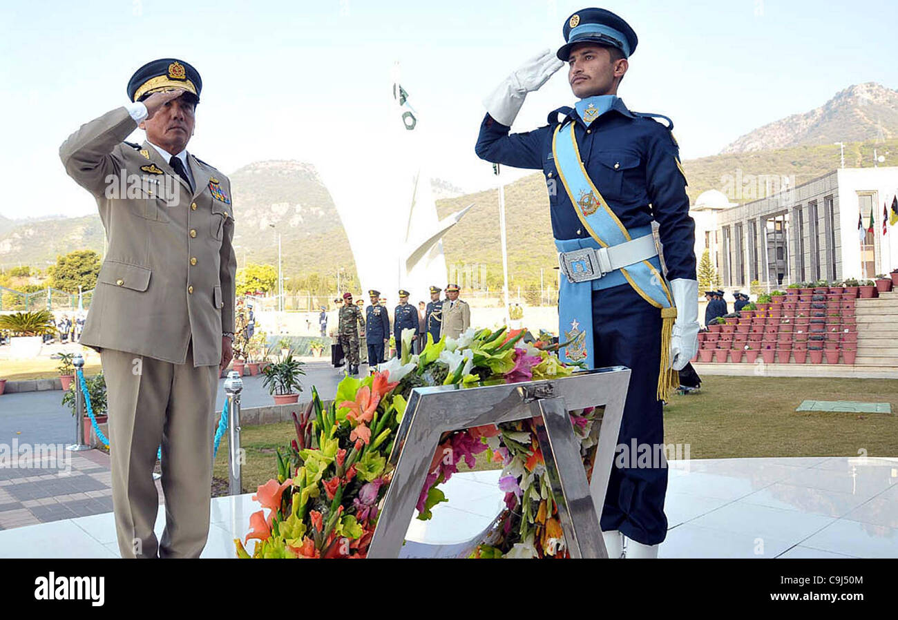 Myanmar Air Force (MAF) Commander-in-Chief, Lt.Gen.Myat Hein pays ...
