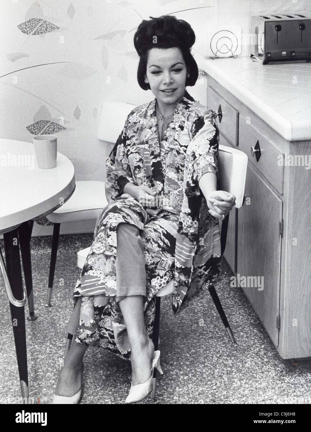 Jan. 6, 2012 - ANNETTE FUNICELLO.Supplied by Photos, inc.(Credit Image ...