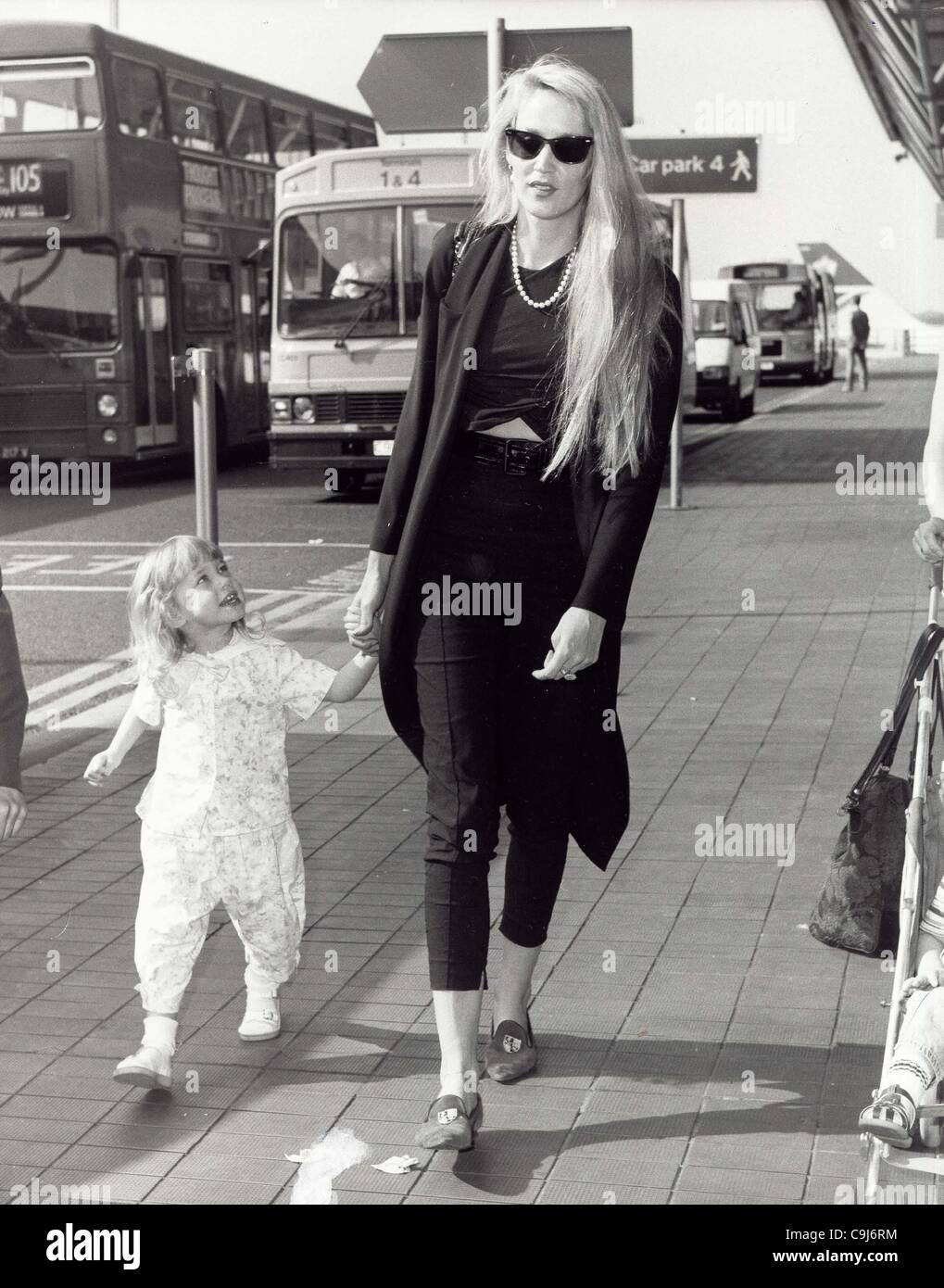 Jan. 5, 1987 - JERRY HALL with Elizabeth Scarlett Jagger.1987.(Credit ...