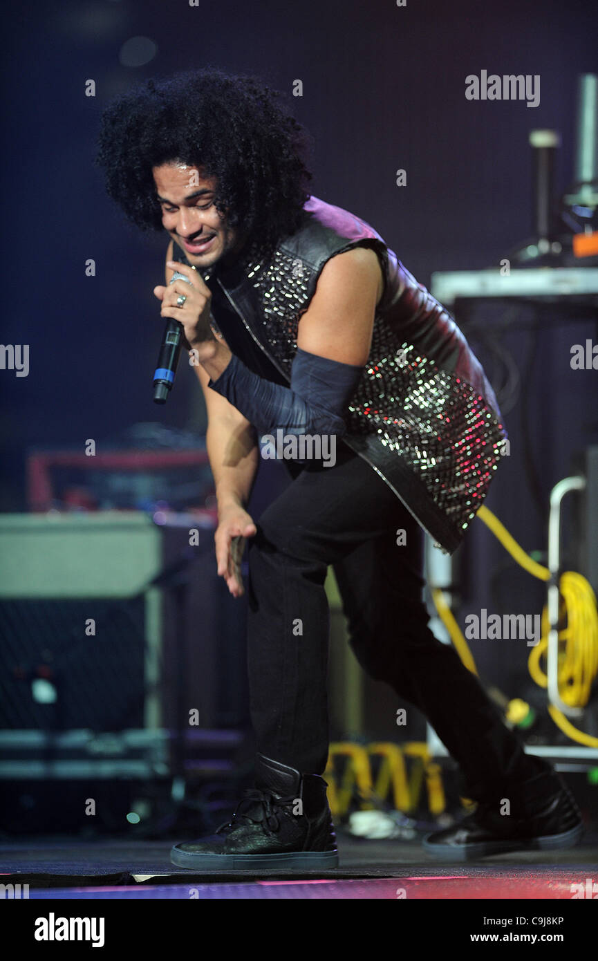 Manwell reyes hi-res stock photography and images - Alamy