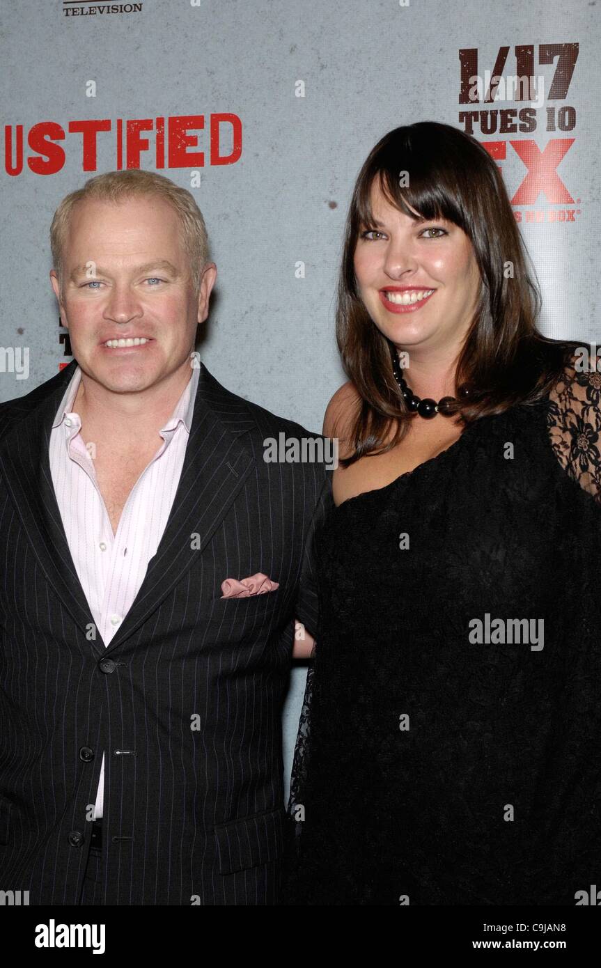 Neal mcdonough justified hi-res stock photography and images - Alamy