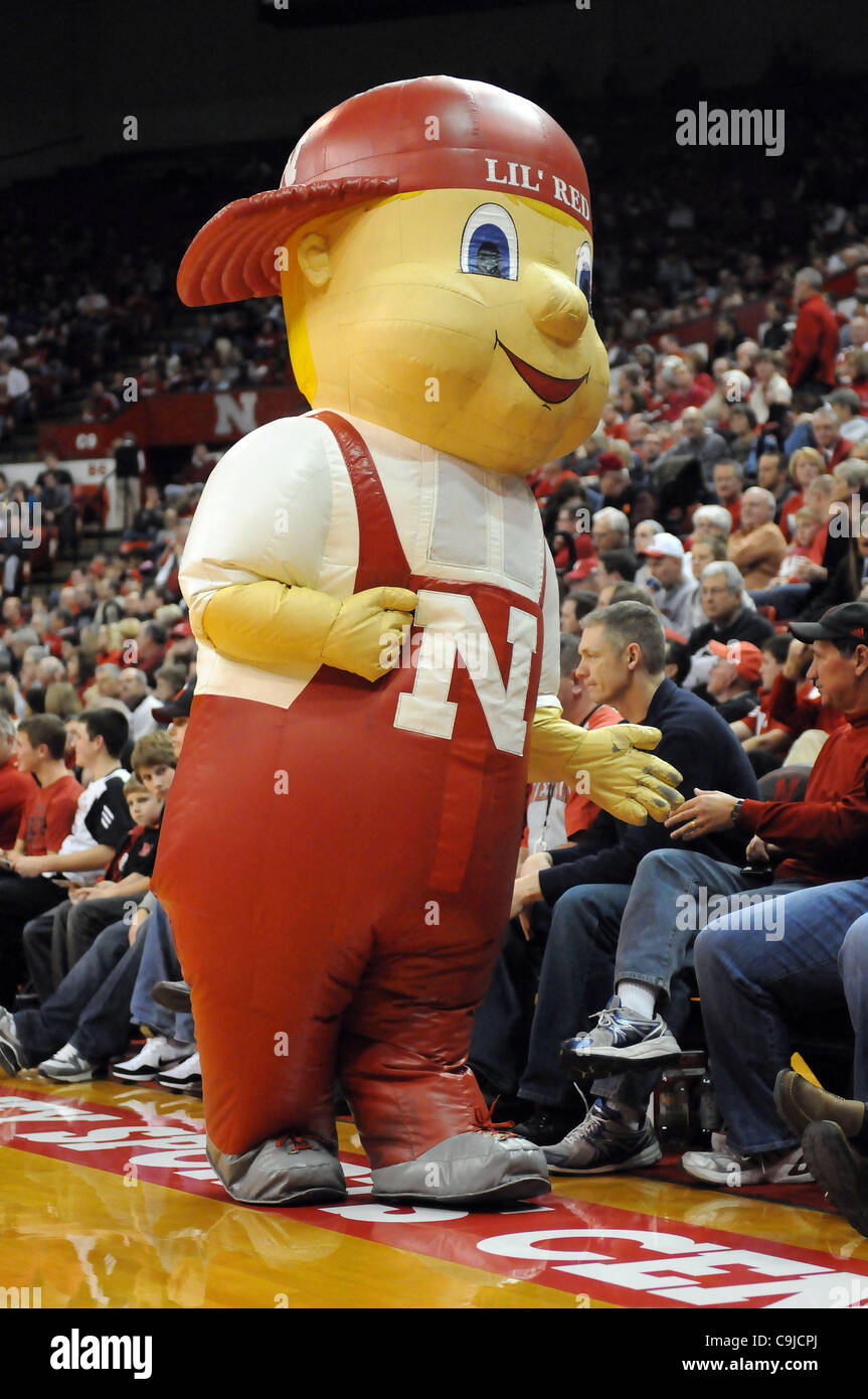 Jan. 11, 2012 - Lincoln, Nebraska, U.S - Lil Red works the crowd as ...