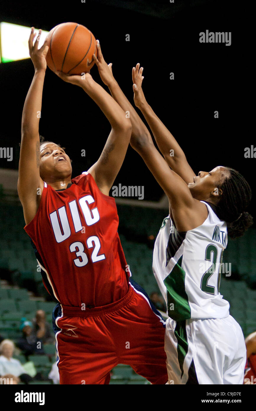 Jan. 12, 2012 - Cleveland, Ohio, U.S - Illinois-Chicago guard Kiara ...