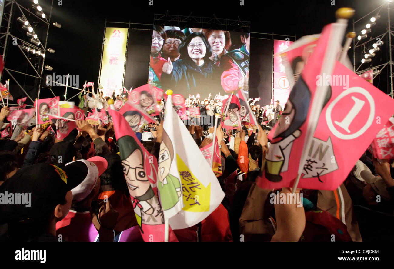Supporters of Democratic Progressive Party, Taiwan wave flags and shout ...