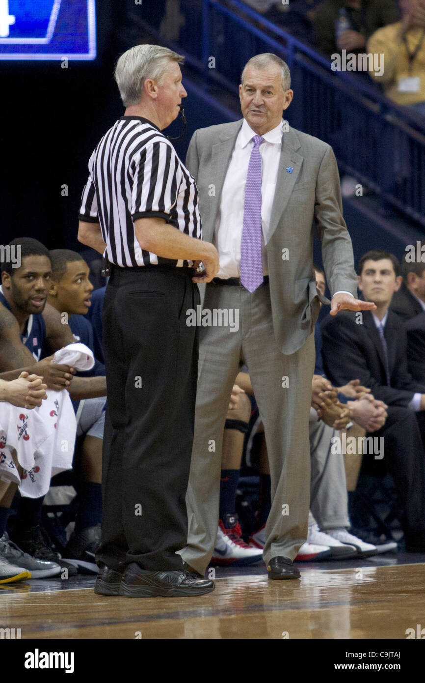 University of connecticut mens basketball hi-res stock photography and ...