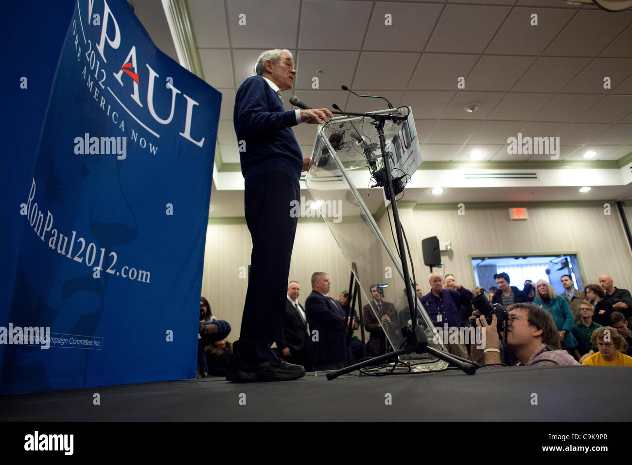 Republican presidential nominee candidate Ron Paul speaks to supporters ...