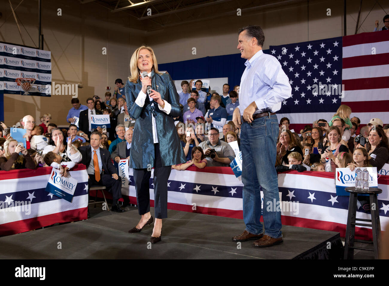 Spouse dress hi-res stock photography and images - Alamy