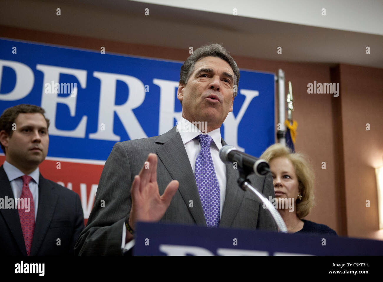 Texas Governor Rick Perry at a press conference announcing he will end ...