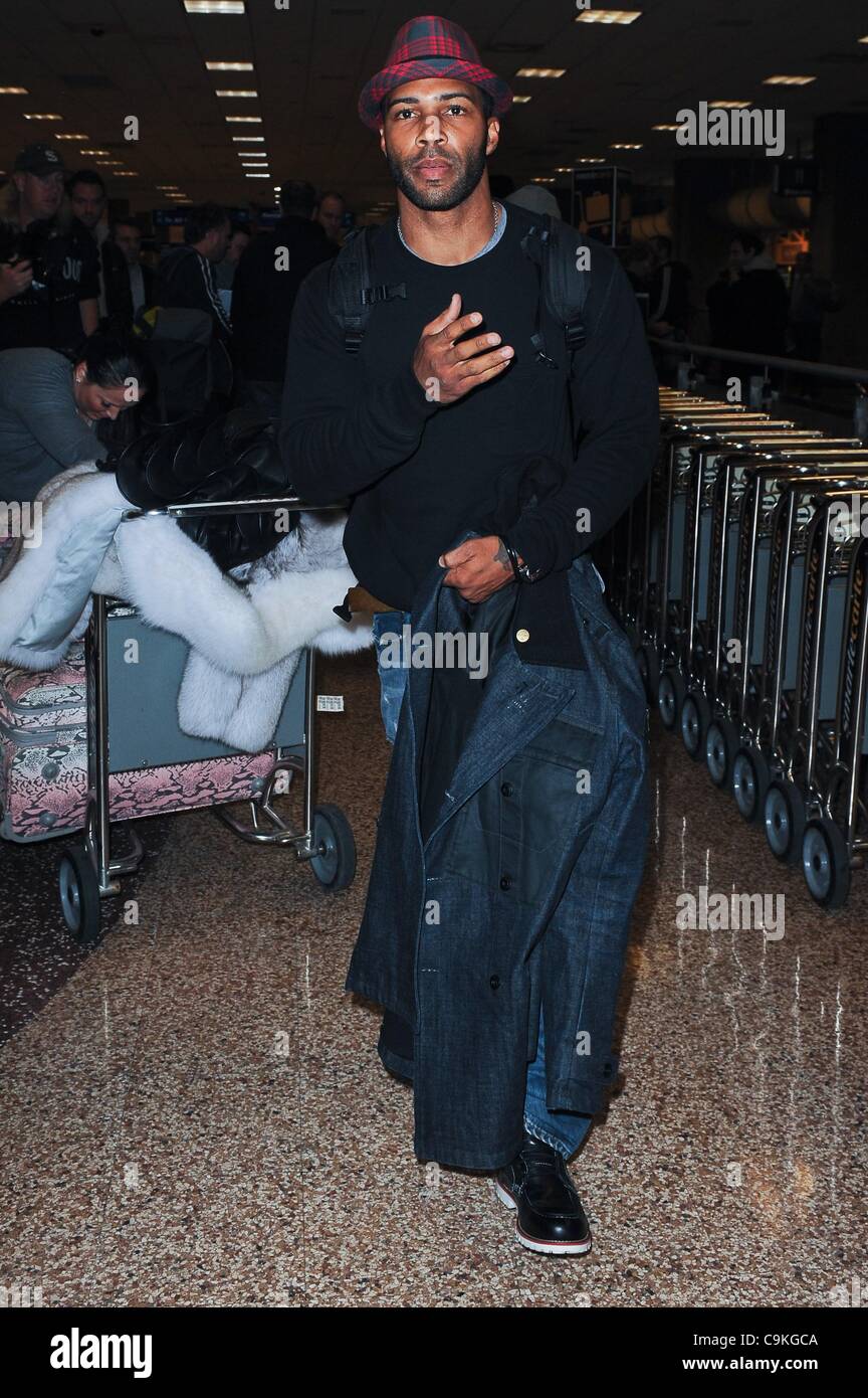 Omari Hardwick, leaves the Salt Lake City International Airport out and ...
