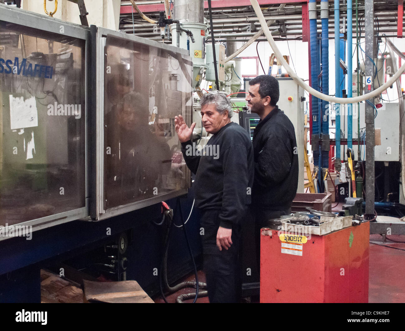 Palestinian Arabs and Jews work together at GAASH plastic factory as ...