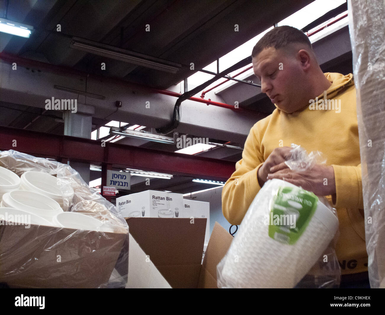 Palestinian Arabs and Jews work together at GAASH plastic factory as ...