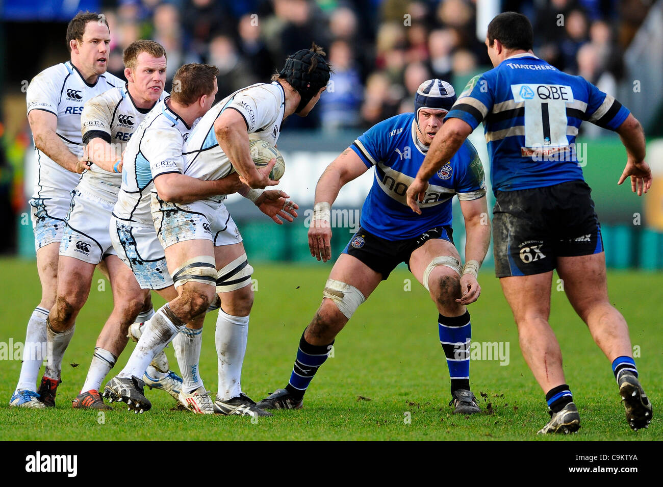 21.01.2012 Bath, England. Glasgow replacement (#19) Tom Ryder runs at ...