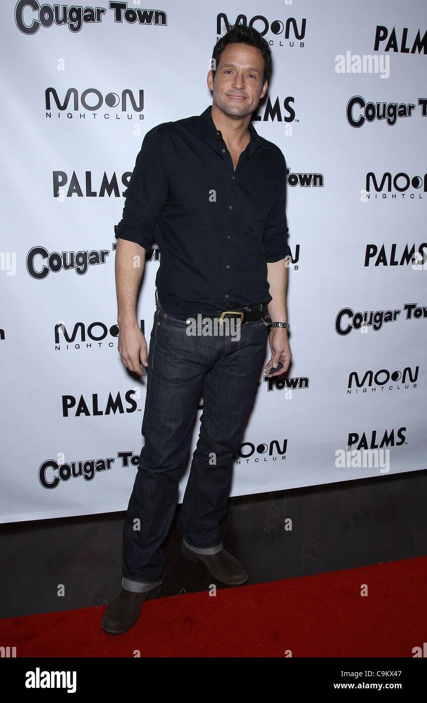 Josh Hopkins at arrivals for COUGAR TOWN Viewing Party at MOON ...