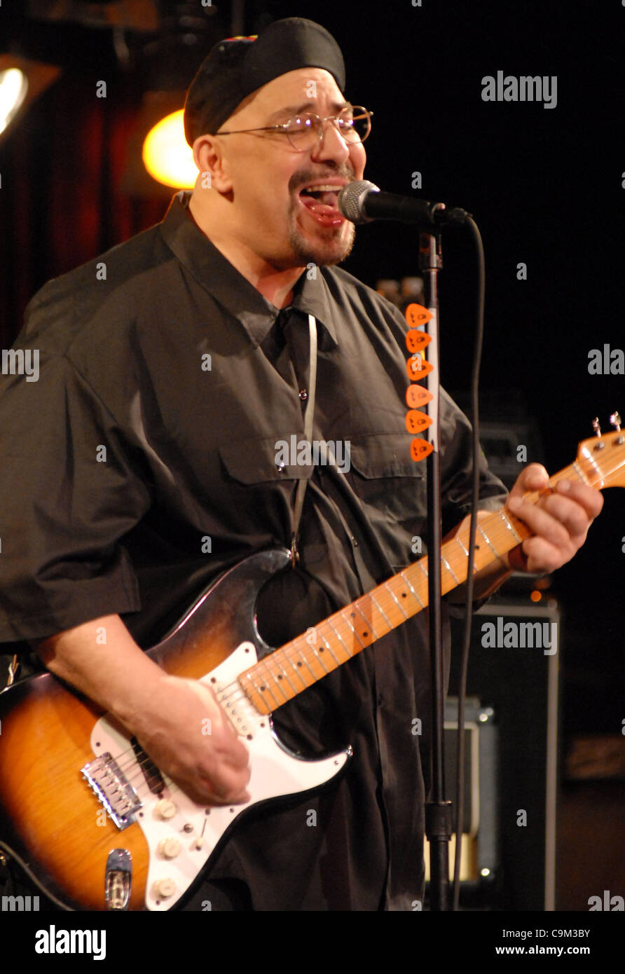 The smithereens live hi-res stock photography and images - Alamy