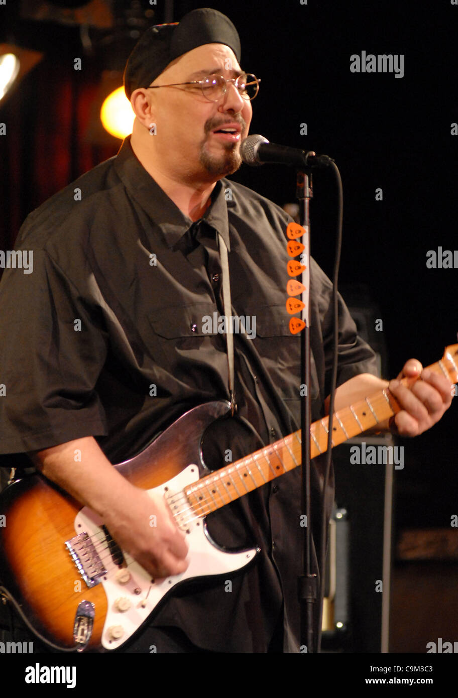 The smithereens live hi-res stock photography and images - Alamy