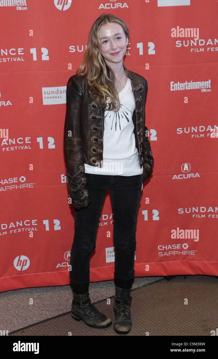 India Ennenga At Arrivals For Nobody Walks Premiere At The 2012 0384