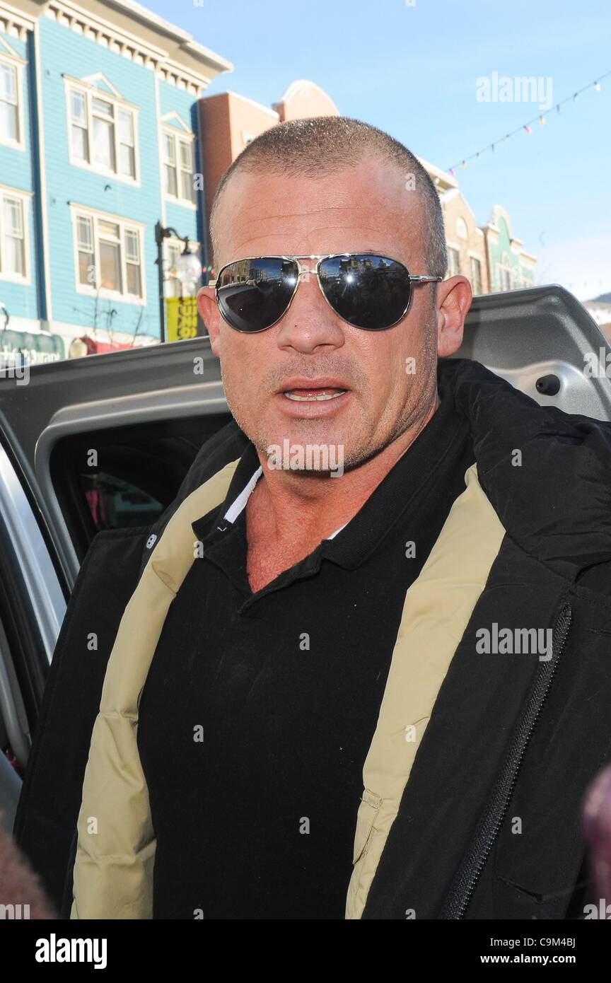 Dominic Purcell, enters the Getty portrait studio out and about for ...