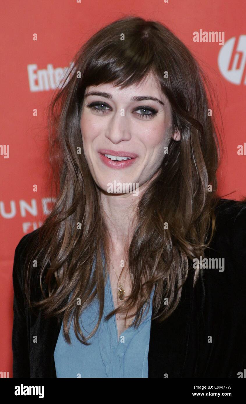 Lizzy Caplan Bangs
