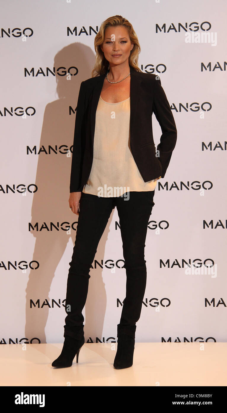 London, UK, 24/01/2012 British supermodel Kate Moss poses for ...