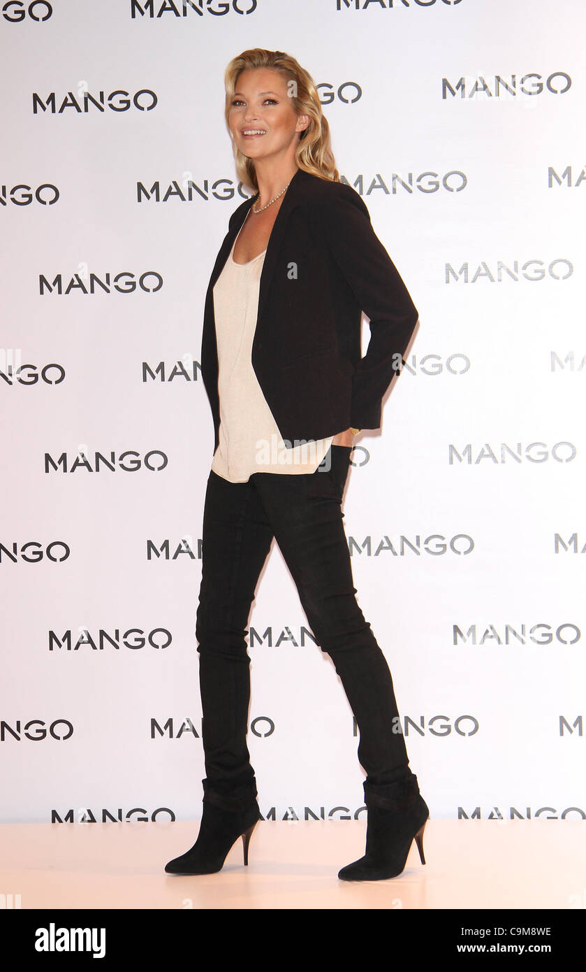 24 01 2012 british supermodel kate mos hi-res stock photography and ...