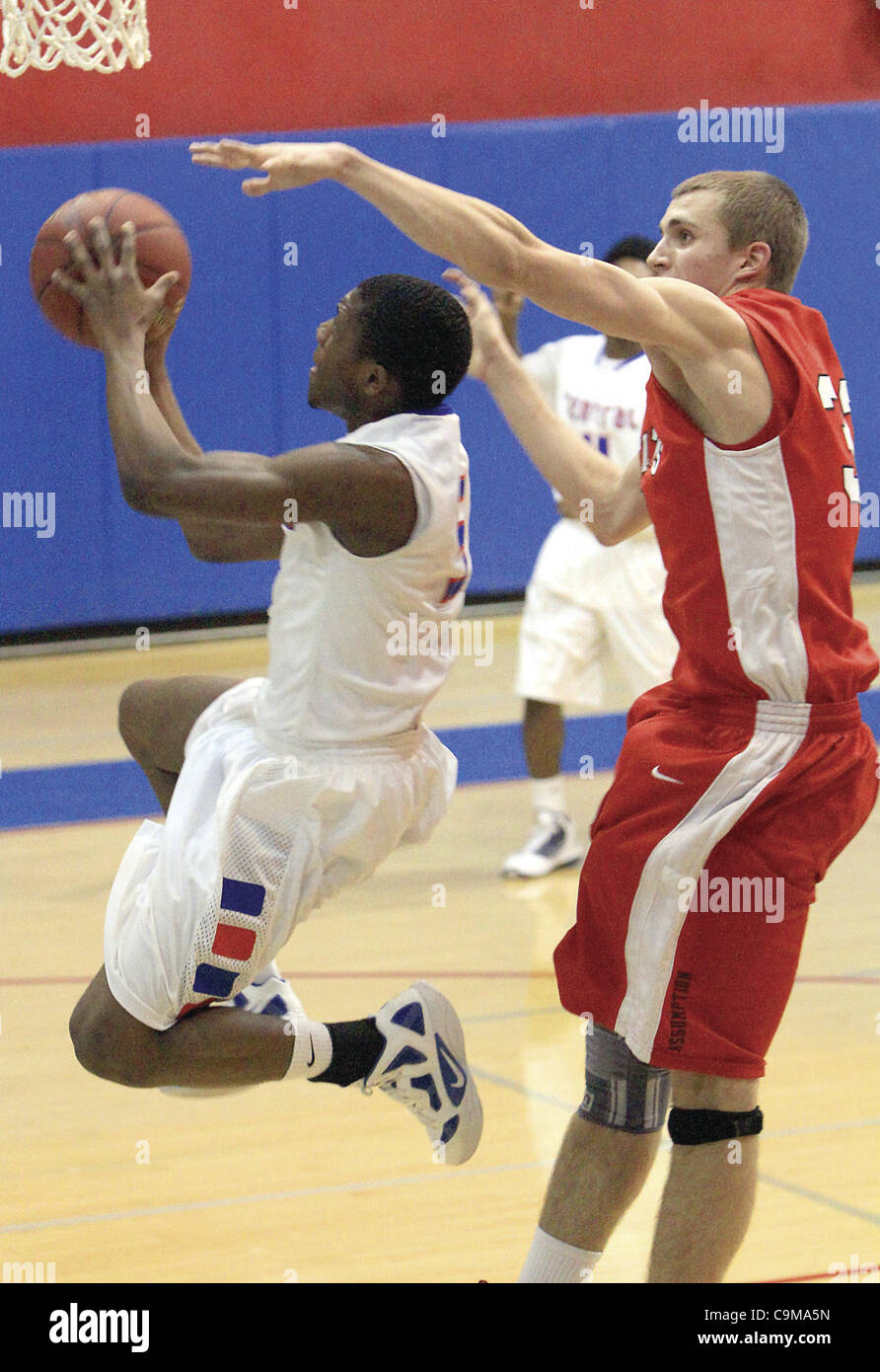 Jan. 20, 2012 - Davenport, Iowa, U.S. - Davenport Central's Demetrius ...