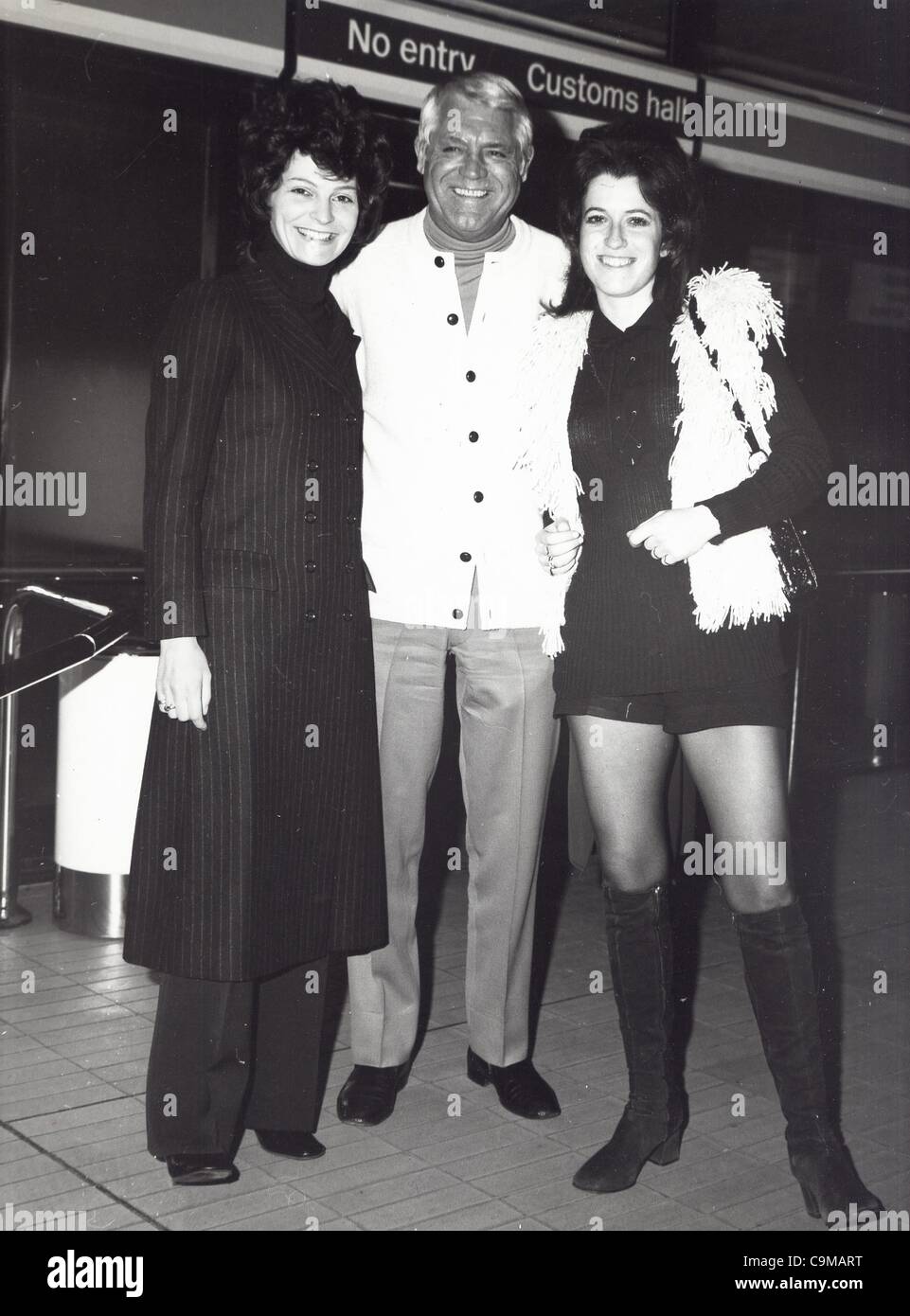 CARY GRANT with the Abrahams' daughters Susan Wolfson and Helen Edwards ...