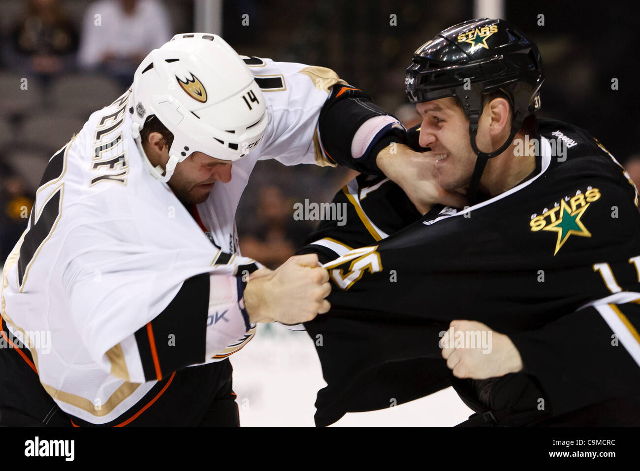 Jan. 24, 2012 - Dallas, Texas, US - Dallas Stars Forward Jake Dowell ...
