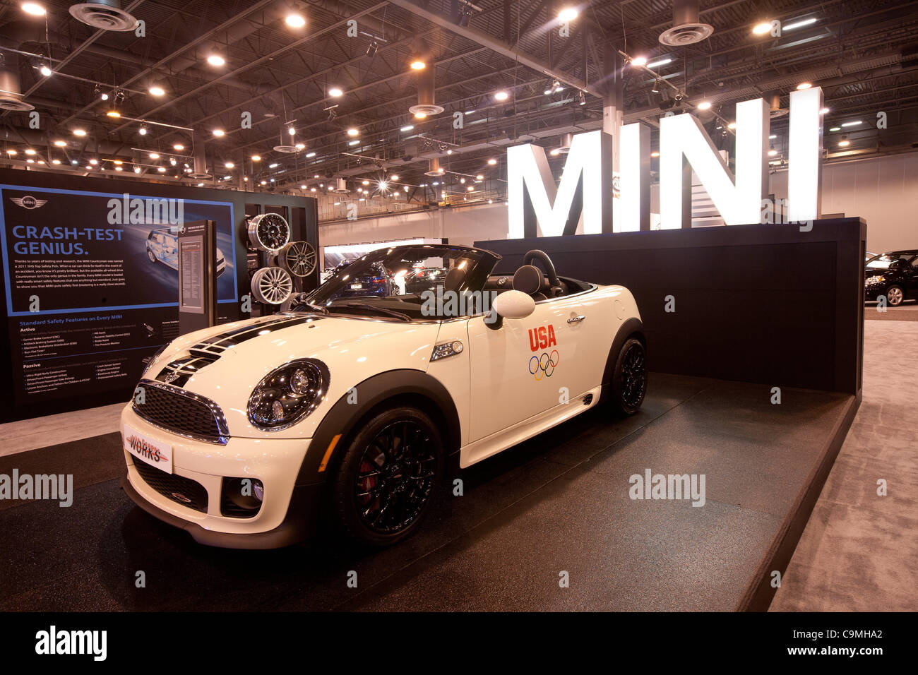 Mini roadster cooper hi-res stock photography and images - Alamy