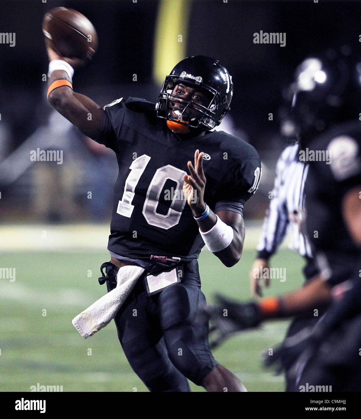 Tommy Armstrong comes out throwing in the first half for the Knights as ...