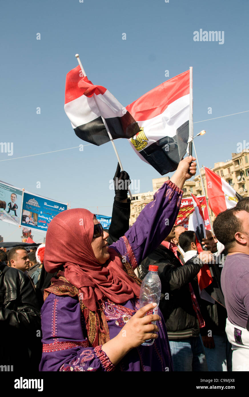 Egyptians demonstrating crowd hi-res stock photography and images - Alamy