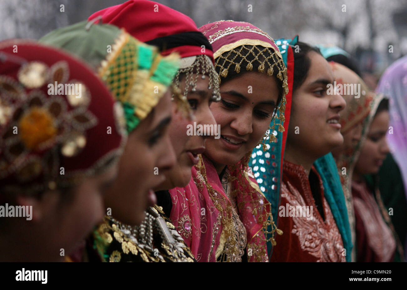 Kashmiri muslim girls performs during a Republic Day at the Bakshi ...