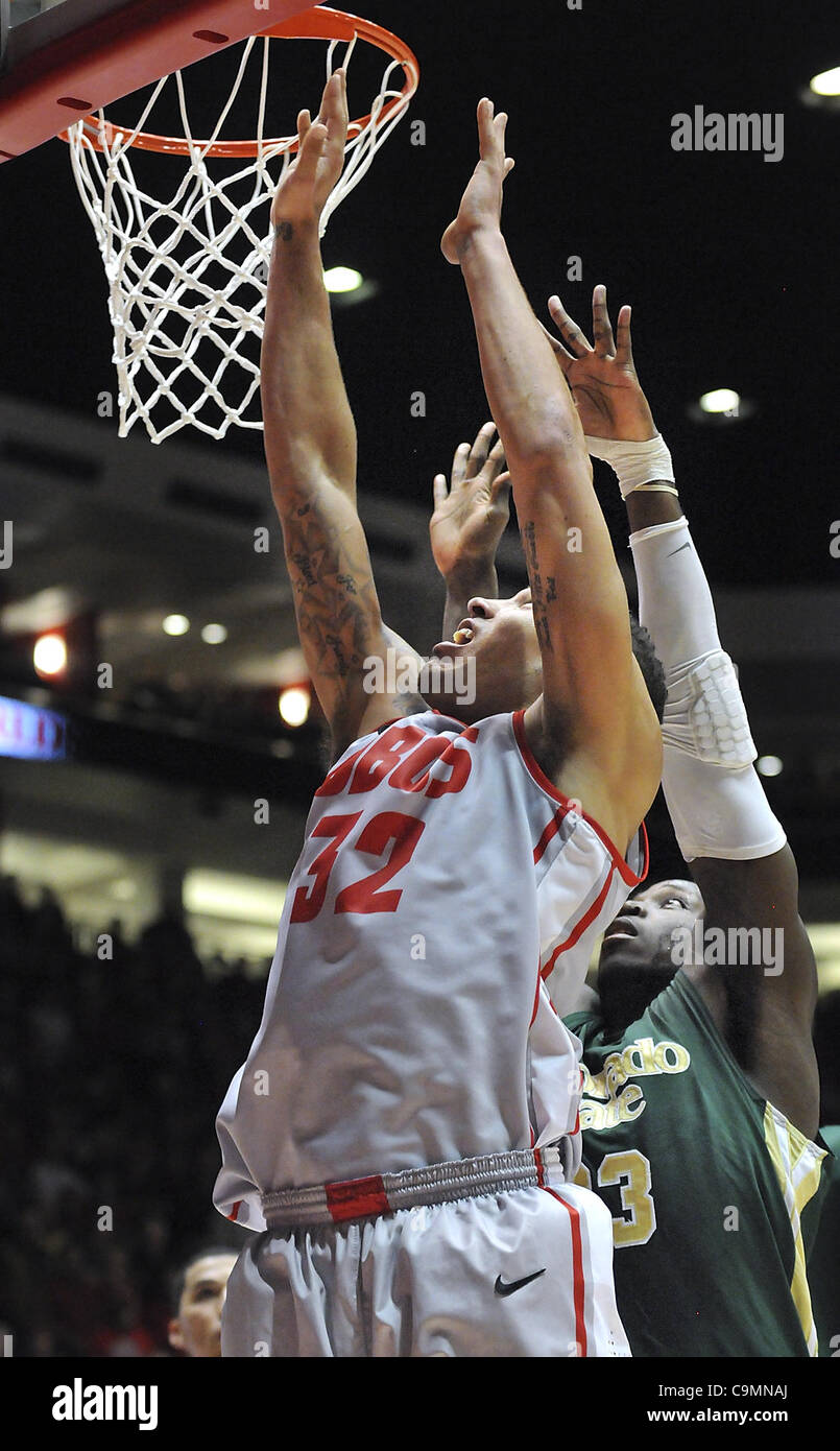 Jan. 25, 2012 - Albuquerque, NM, U.S. - UNM's #32 Drew Gordon takes the ...