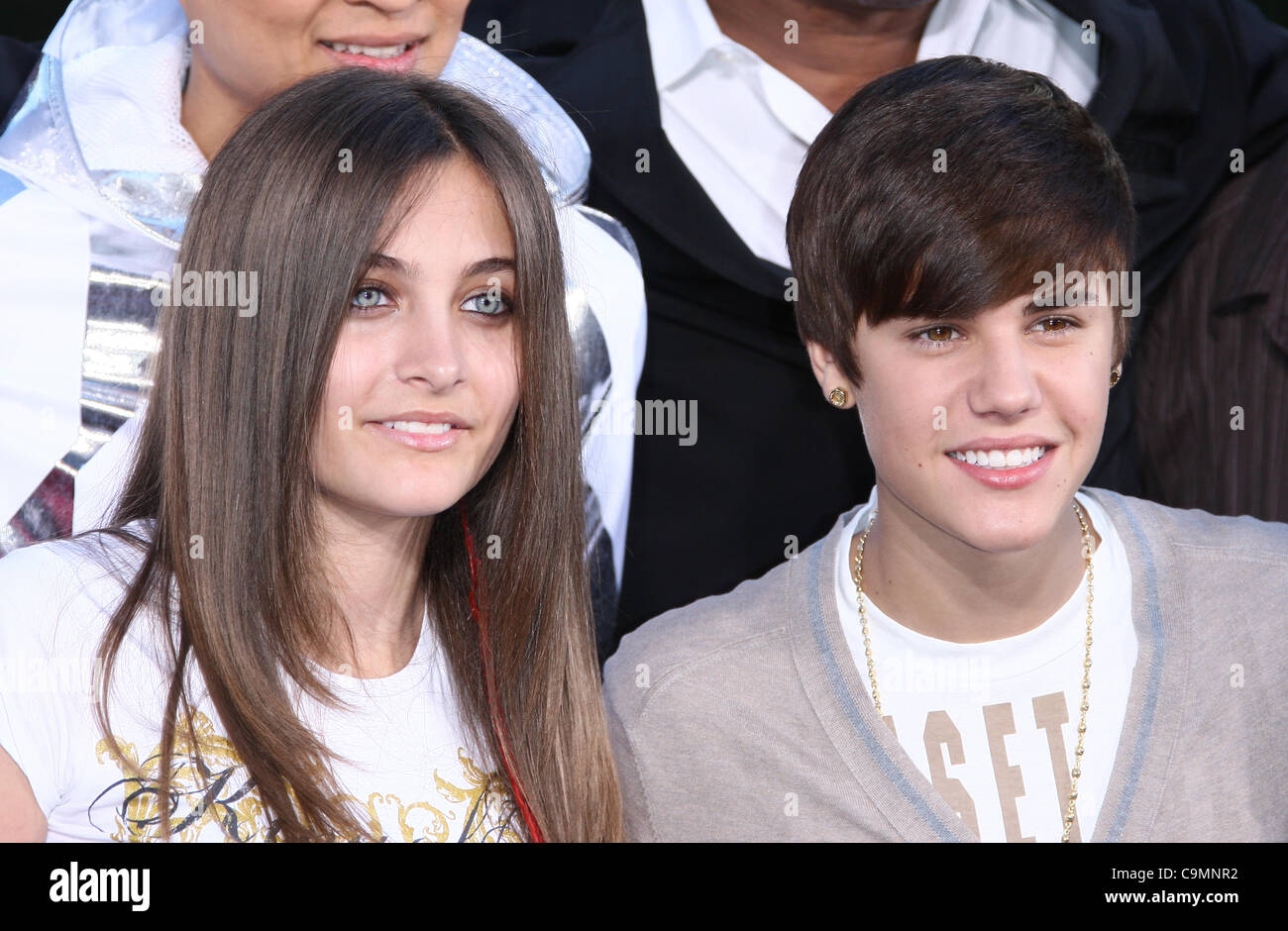 PARIS JACKSON & JUSTIN BIEBER MICHAEL JACKSON HAND AND FOOTPRINT ...