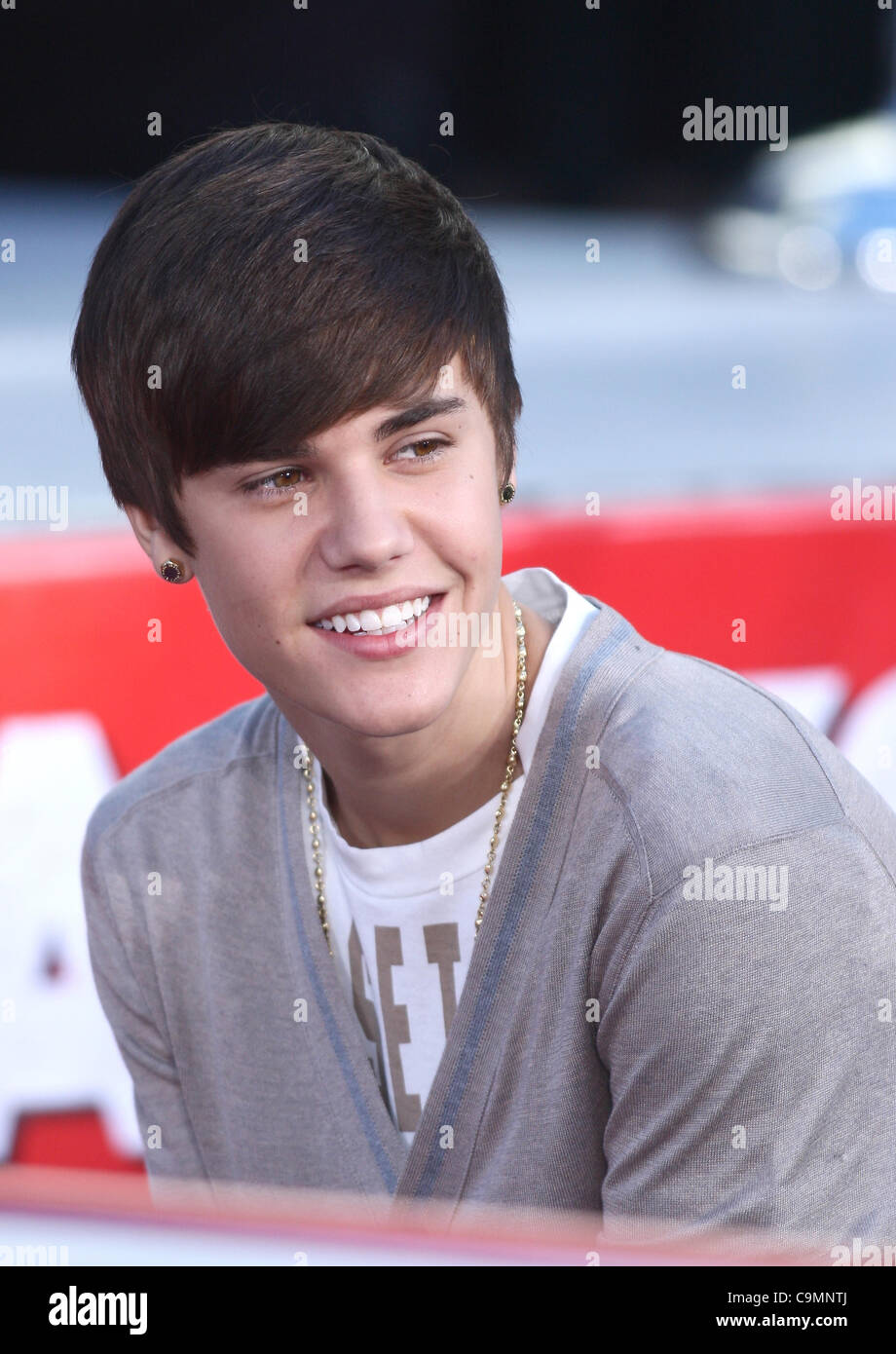 JUSTIN BIEBER MICHAEL JACKSON HAND AND FOOTPRINT CEREMONY HOLLYWOOD LOS ...