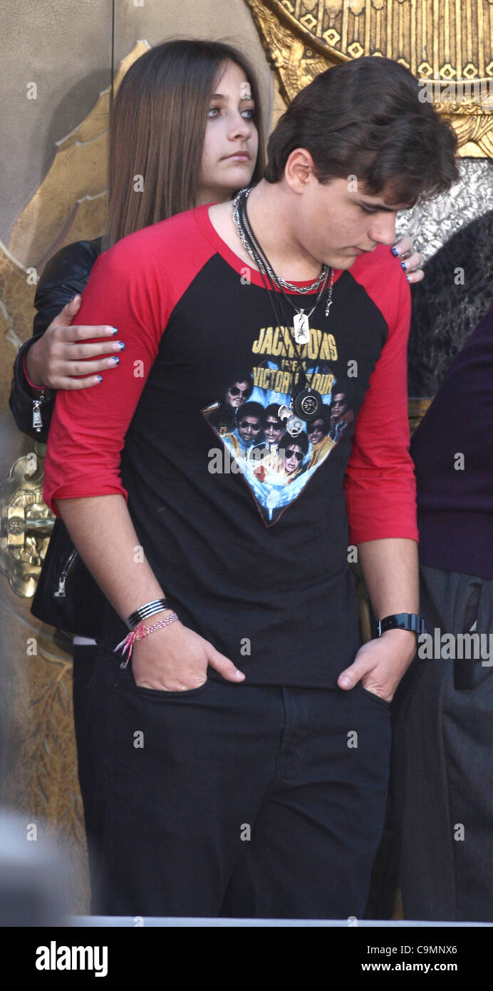 PARIS JACKSON & PRINCE JACKSON MICHAEL JACKSON HAND AND FOOTPRINT ...