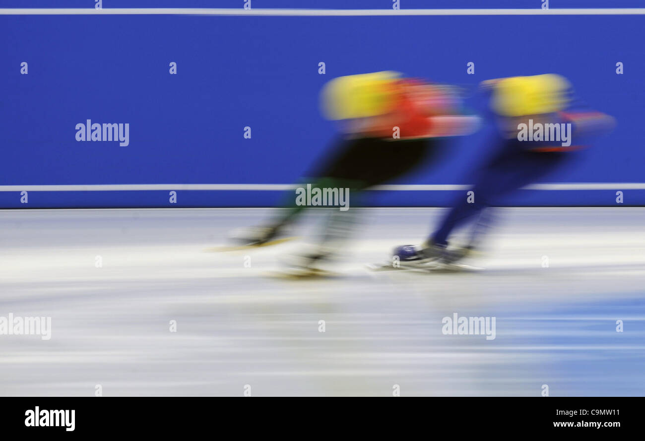 Short track speed skating training hi-res stock photography and images ...