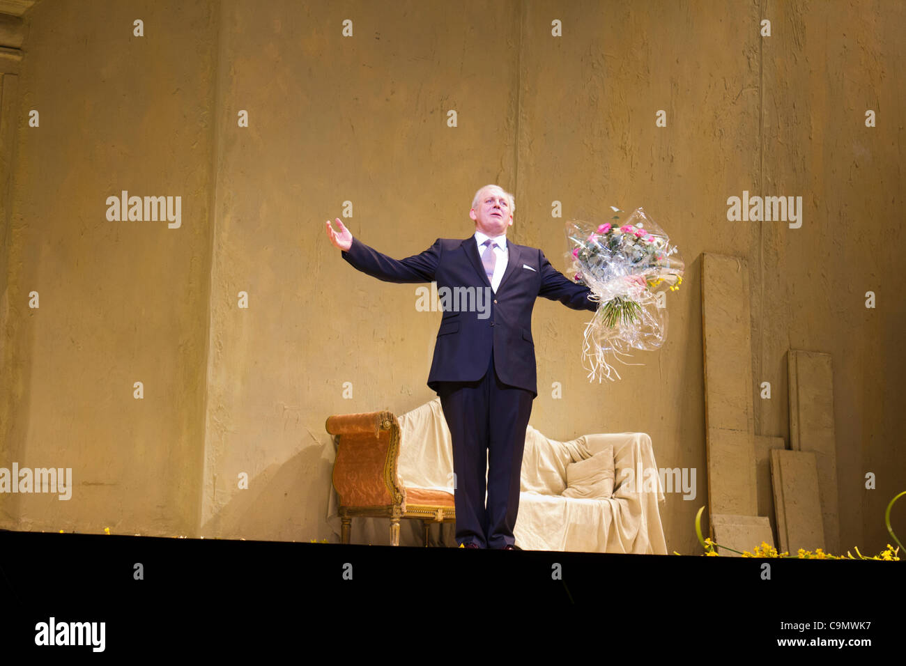 Sir Thomas Allen acknowledging applause at Covent Garden opera house on ...