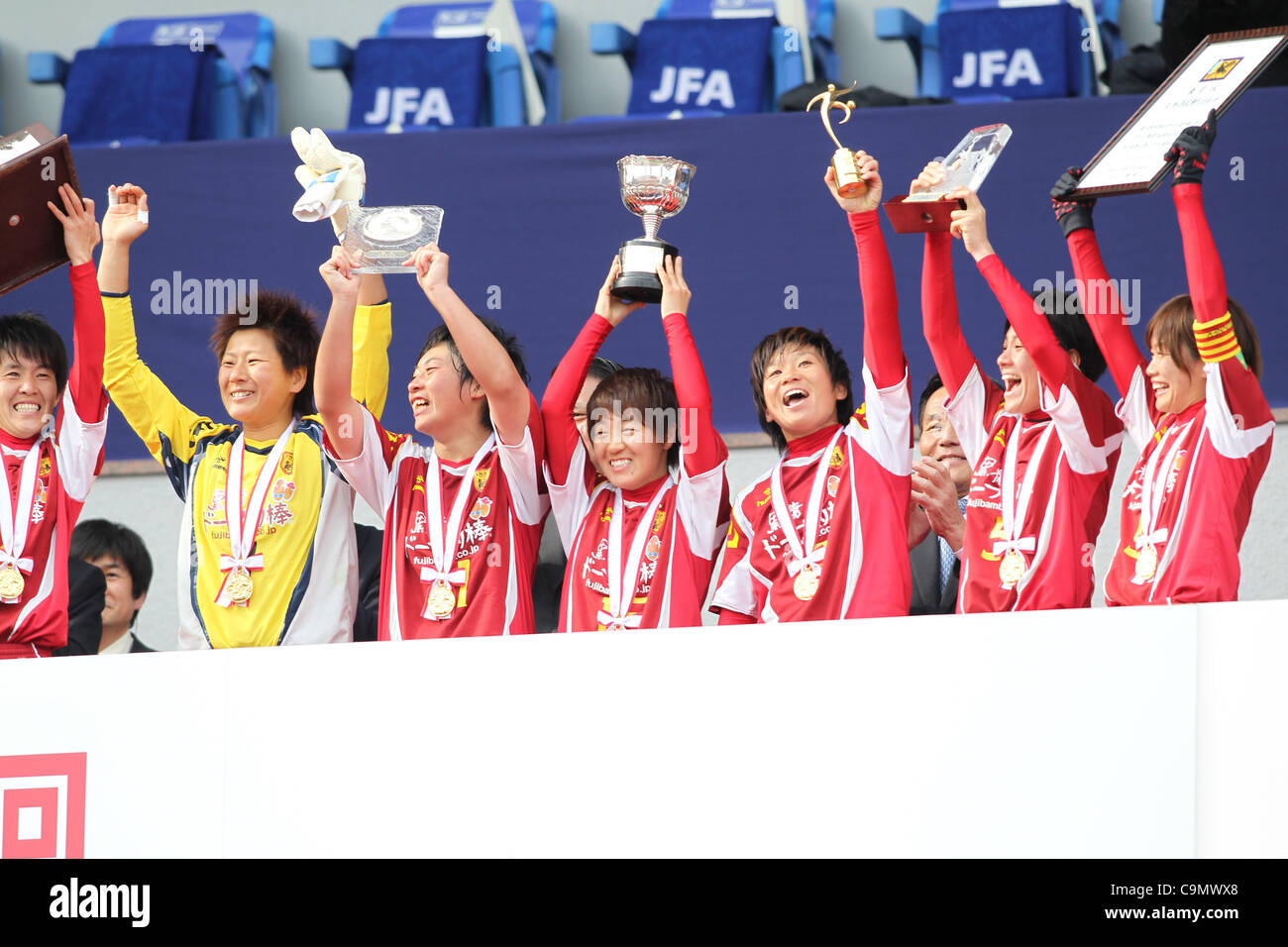 INAC Kobe Leonessa team group, JANUARY 1, 2012 - Football / Soccer : INAC Kobe Leonessa players ...