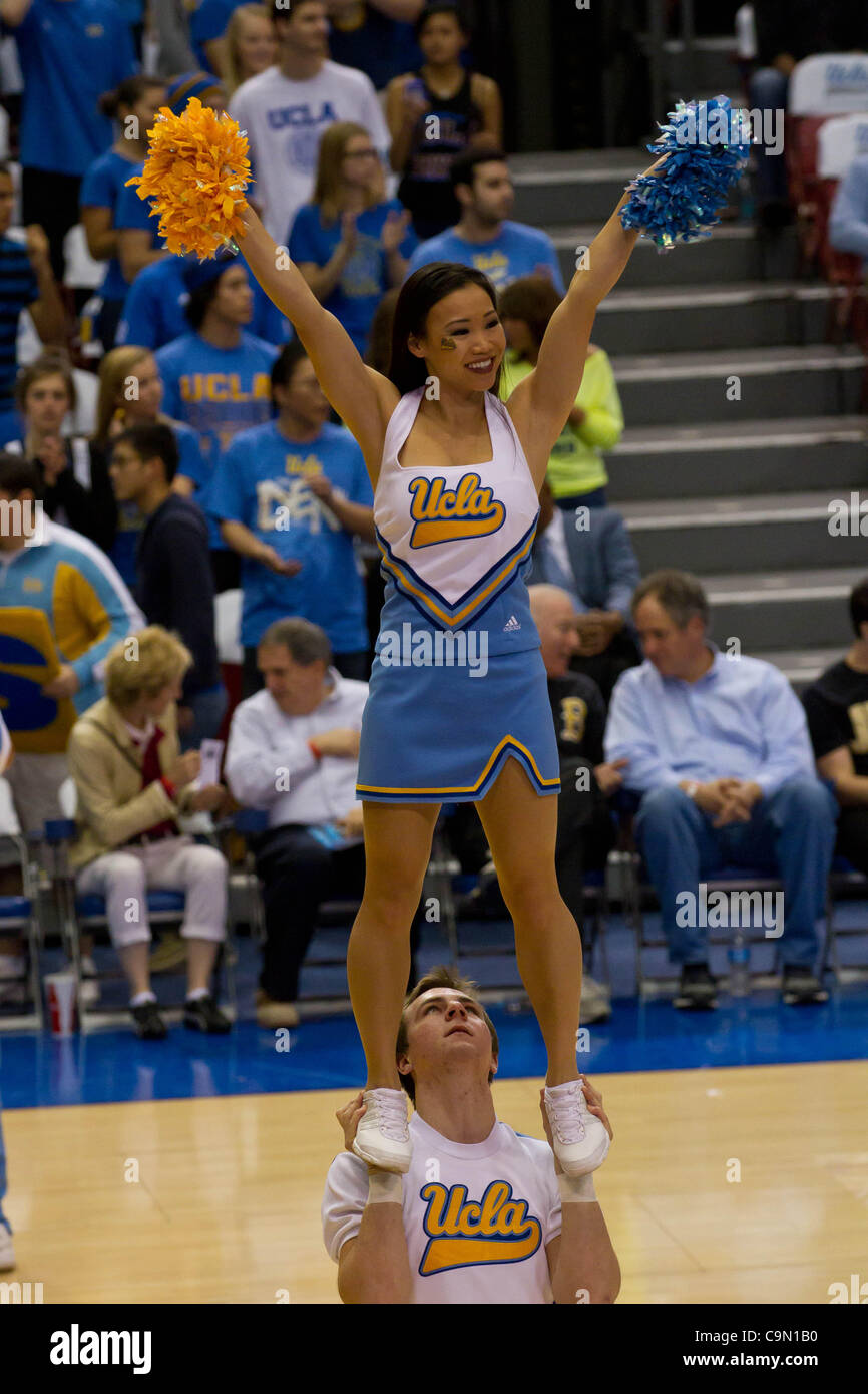 Ucla cheerleaders hi-res stock photography and images - Alamy