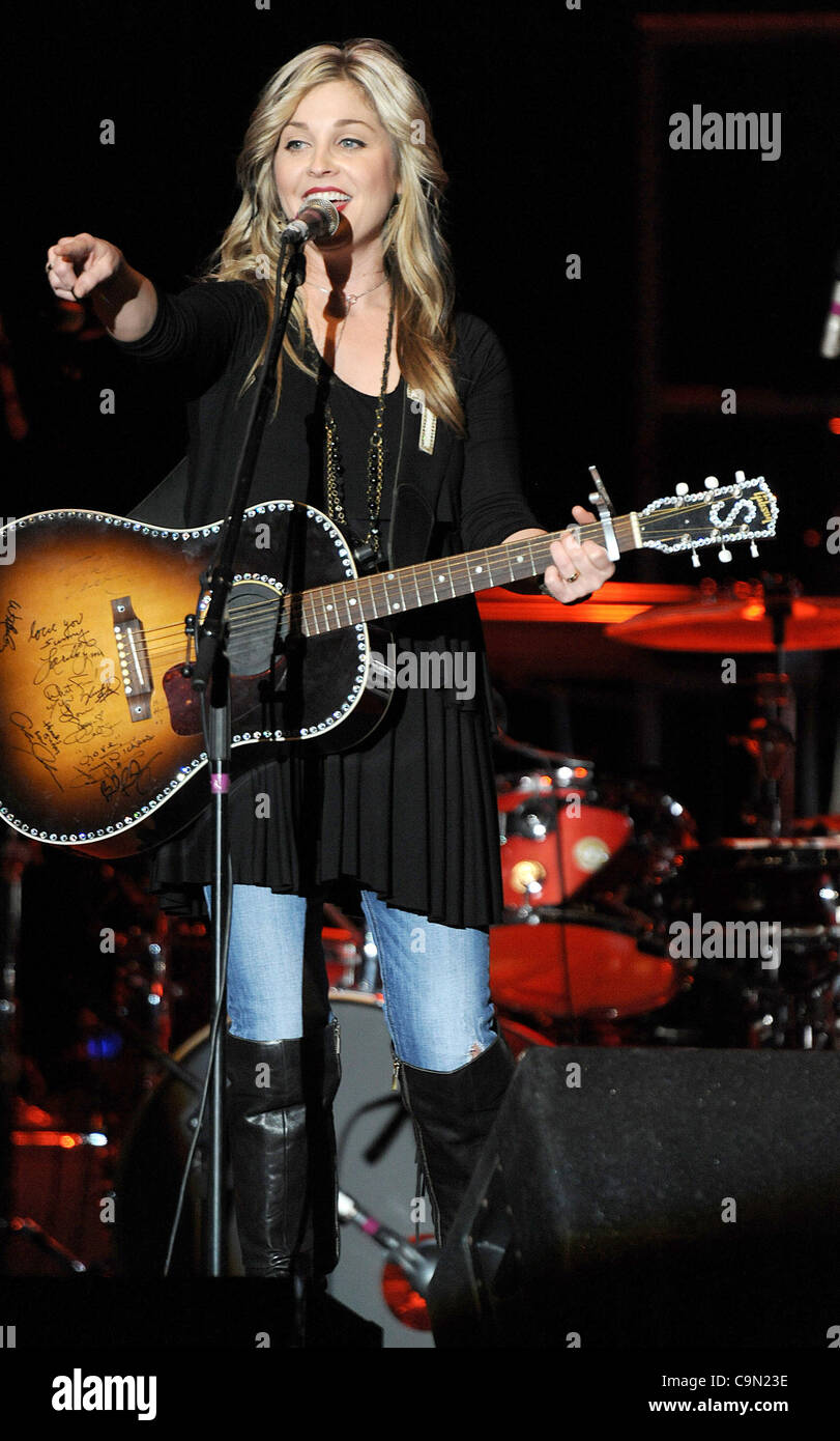 Sunny sweeney hi-res stock photography and images - Alamy