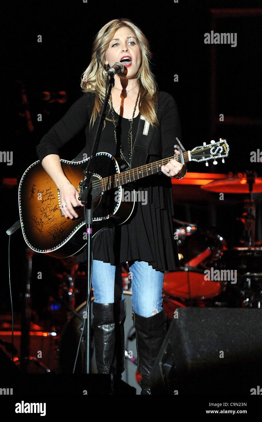 Sunny sweeney hi-res stock photography and images - Alamy