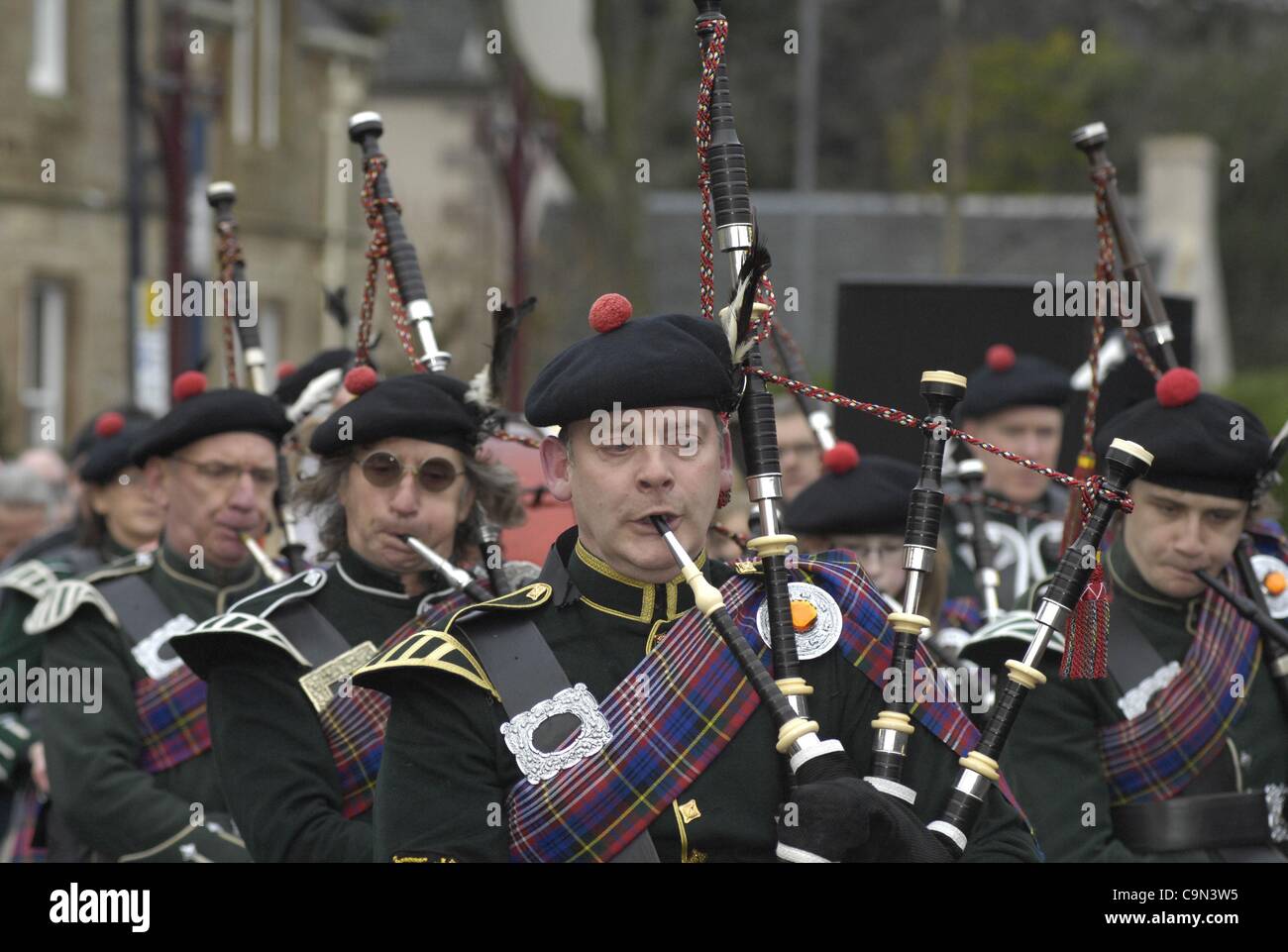 Alloway, Ayrshire, UK. 29/1/2012 The Maybole Pipe Band make their ...