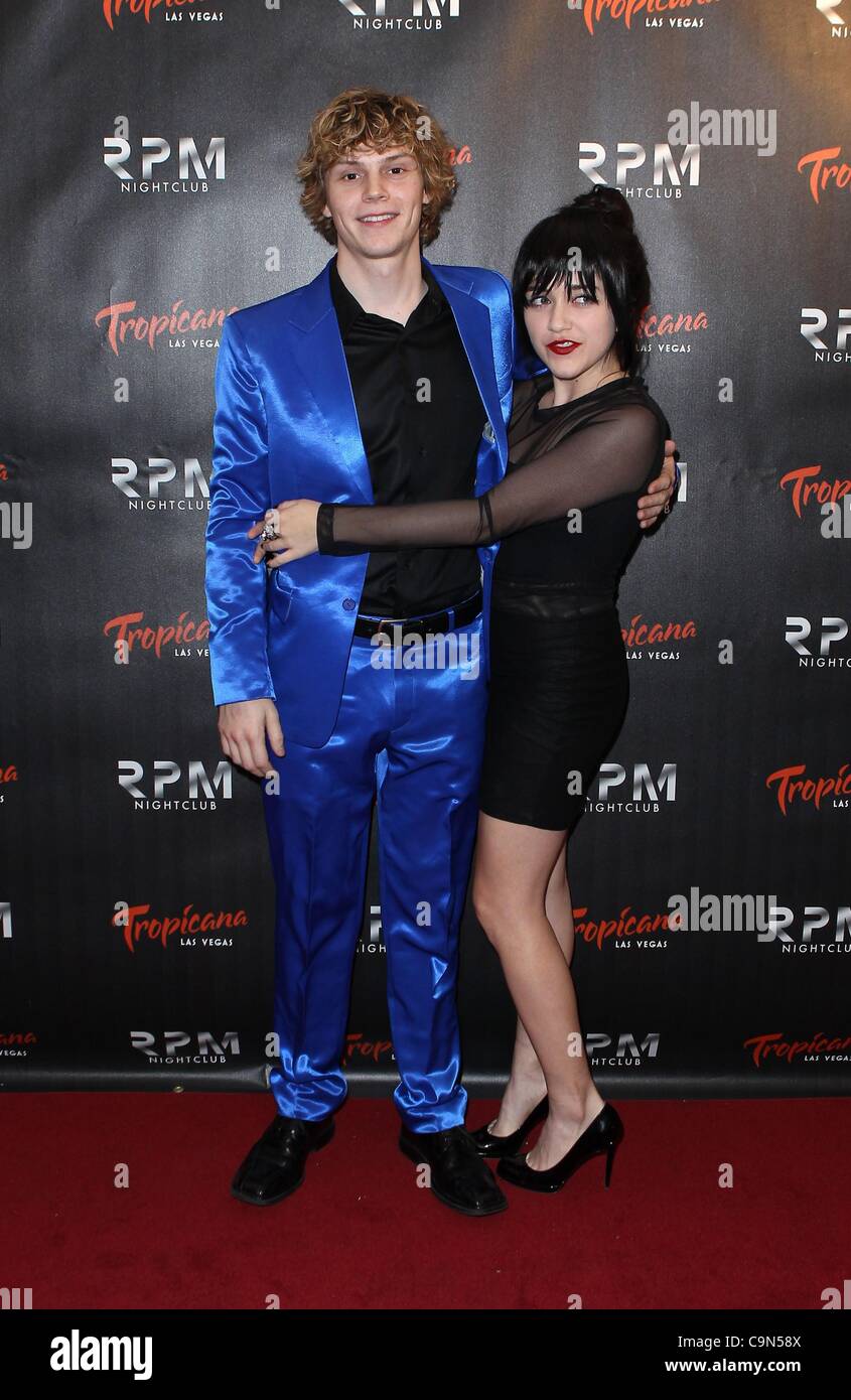 Evan peters alexia quinn hi-res stock photography and images - Alamy